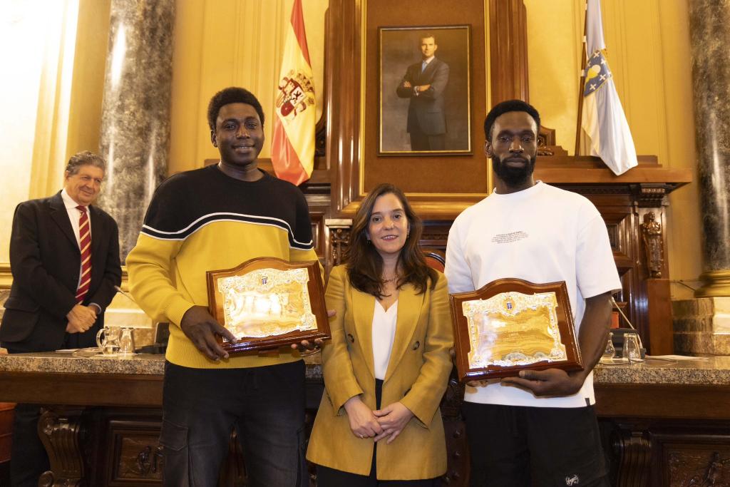 Spanish city honours Senegal migrants for bravery in helping victim of ...